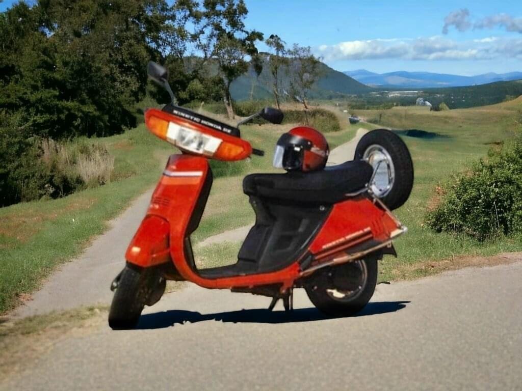 THE LEGENDARY KINETIC HONDA SCOOTER - 1980